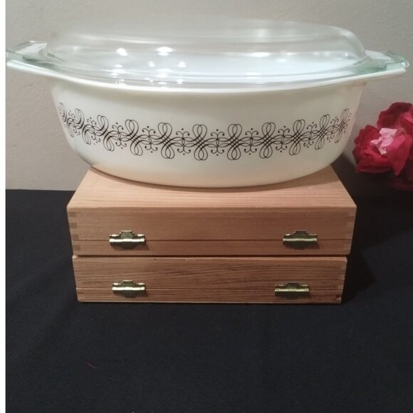 Pyrex | Kitchen | Vintage Pyrex 45 Empire Scroll Filigree With Lid 965 ...